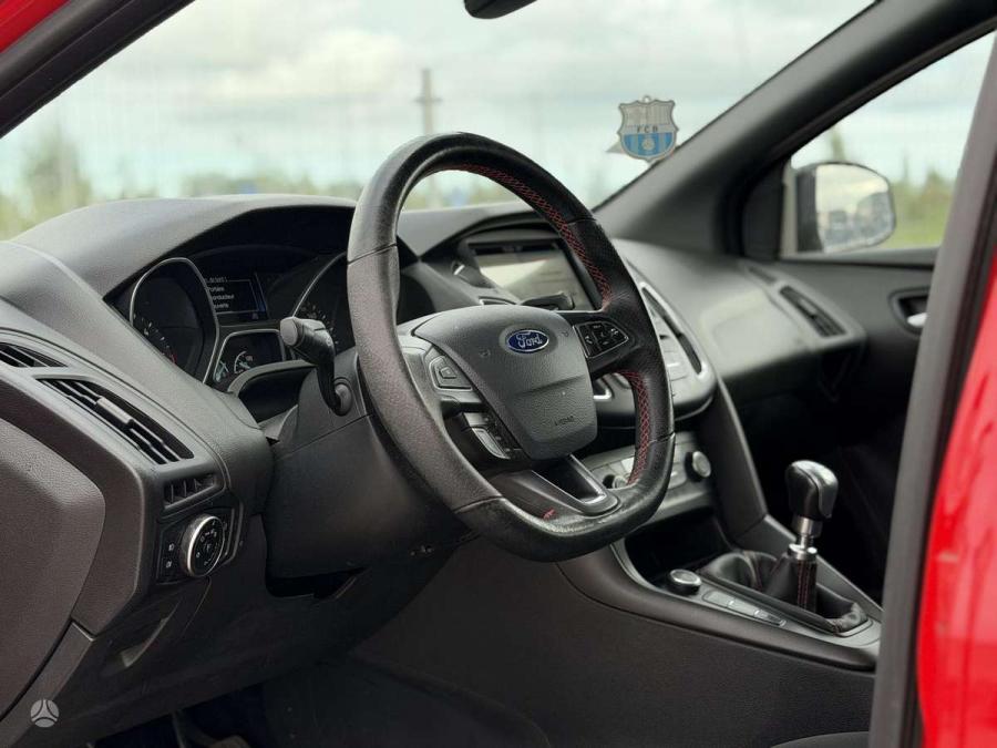 Sarkans Ford Focus 2017 Tauragė, ar dzinēja tilpumu 2.00 L un nobraukumu 180 tūkst. km par 7300 €, foto 39 vietnē AUTOMOTO.COM.LV