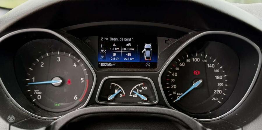 Sarkans Ford Focus 2017 Tauragė, ar dzinēja tilpumu 2.00 L un nobraukumu 180 tūkst. km par 7300 €, foto 40 vietnē AUTOMOTO.COM.LV