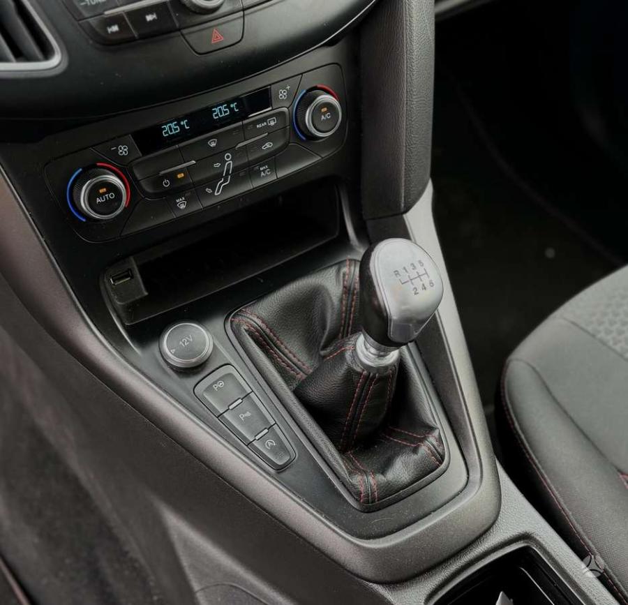 Sarkans Ford Focus 2017 Tauragė, ar dzinēja tilpumu 2.00 L un nobraukumu 180 tūkst. km par 7300 €, foto 41 vietnē AUTOMOTO.COM.LV