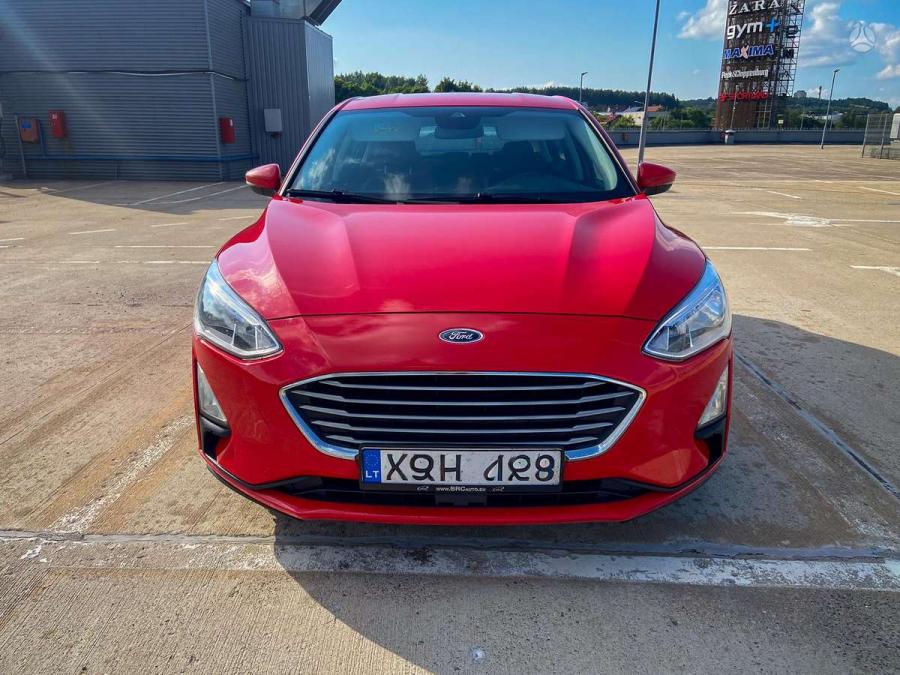 Red Ford Focus 2018 in Vilnius, with an engine capacity of 1.00 L and mileage of 241 thousand km for 4990 €, photo 3 on AUTOMOTO.COM.LV
