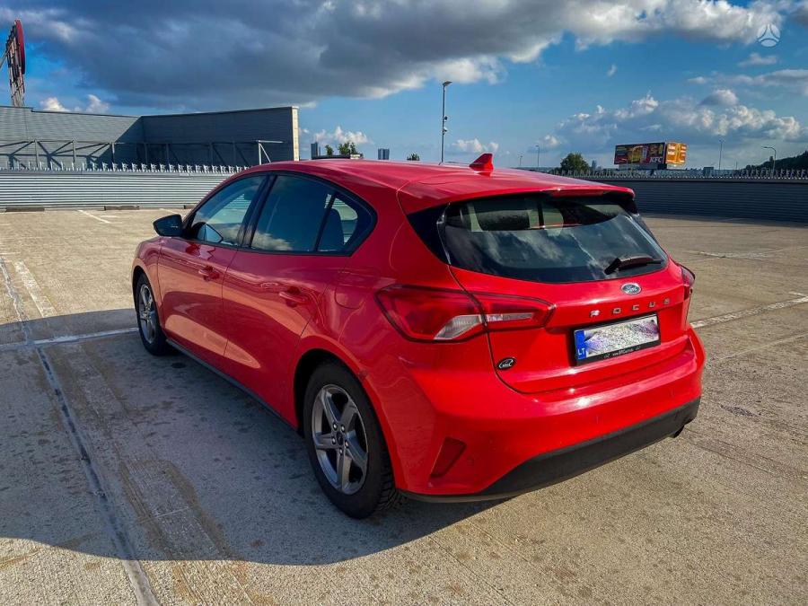 Red Ford Focus 2018 in Vilnius, with an engine capacity of 1.00 L and mileage of 241 thousand km for 4990 €, photo 8 on AUTOMOTO.COM.LV