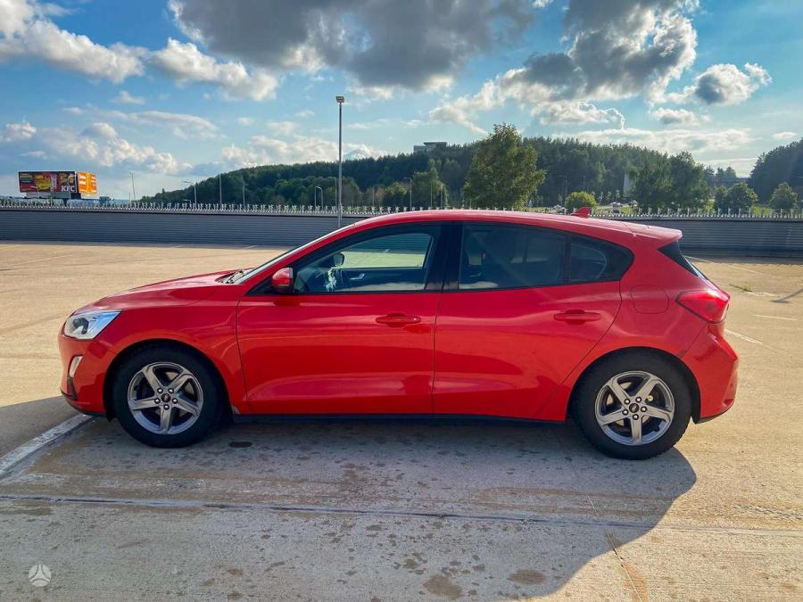 Red Ford Focus 2018 in Vilnius, with an engine capacity of 1.00 L and mileage of 241 thousand km for 4990 €, photo 9 on AUTOMOTO.COM.LV