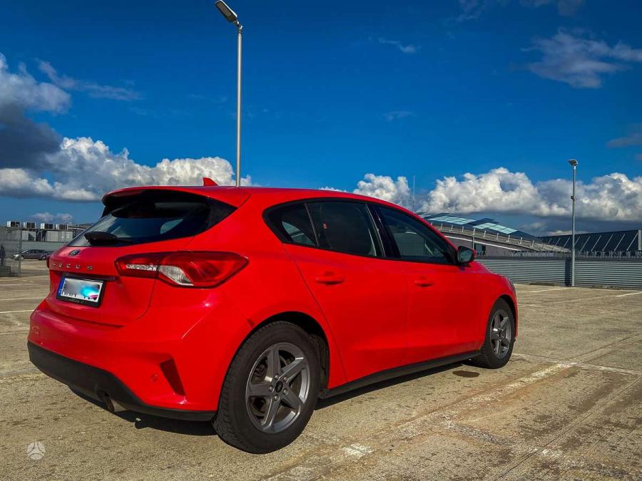 Red Ford Focus 2018 in Vilnius, with an engine capacity of 1.00 L and mileage of 241 thousand km for 4990 €, photo 10 on AUTOMOTO.COM.LV