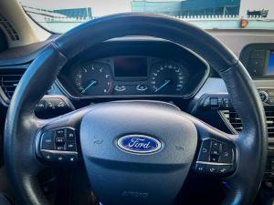 Red Ford Focus 2018 in Vilnius, with an engine capacity of 1.00 L and mileage of 241 thousand km for 4990 €, photo 12 on AUTOMOTO.COM.LV