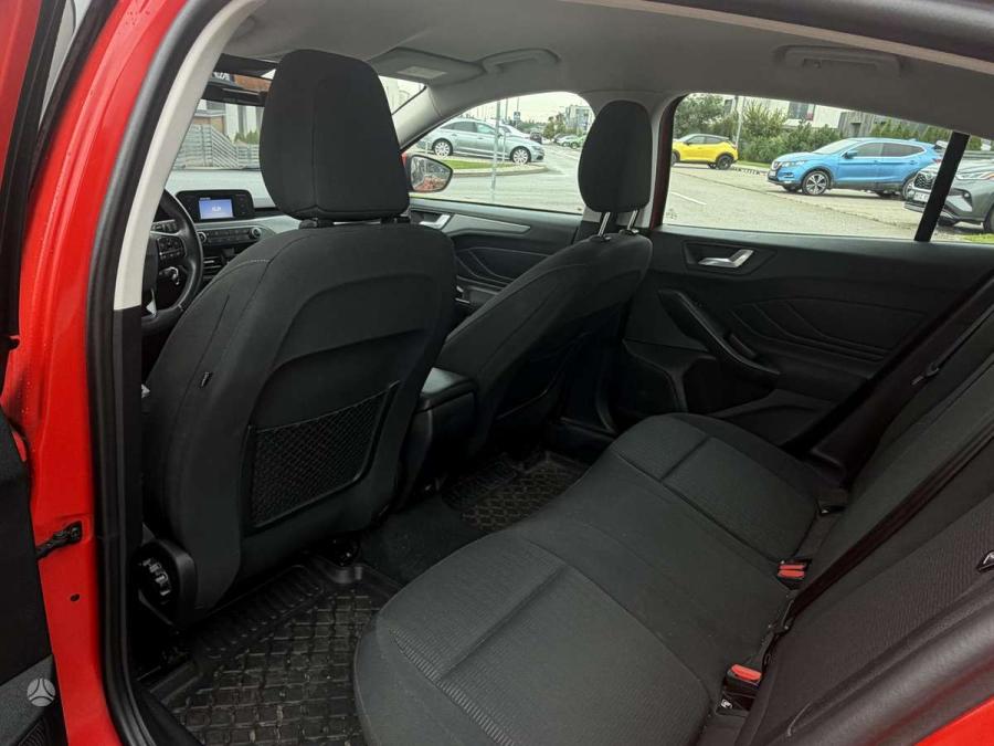 Sarkans Ford Focus 2018 Viļņa, ar dzinēja tilpumu 1.00 L un nobraukumu 241 tūkst. km par 3500 €, foto 19 vietnē AUTOMOTO.COM.LV