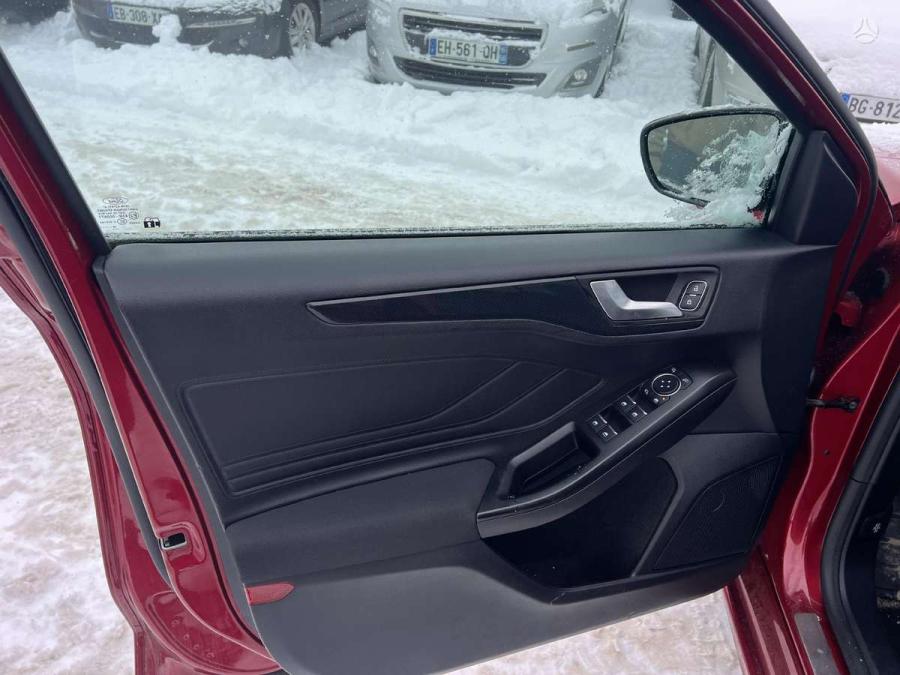 Red Ford Focus 2019 in Taurage, with an engine capacity of 1.00 L and mileage of 249 thousand km for 6900 €, photo 11 on AUTOMOTO.COM.LV