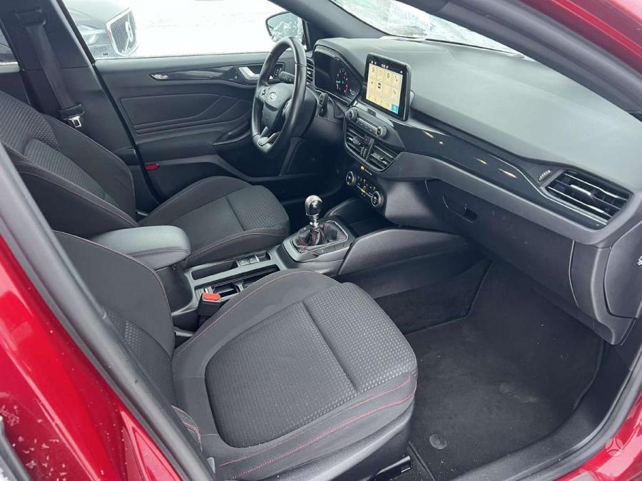 Red Ford Focus 2019 in Taurage, with an engine capacity of 1.00 L and mileage of 249 thousand km for 6900 €, photo 15 on AUTOMOTO.COM.LV
