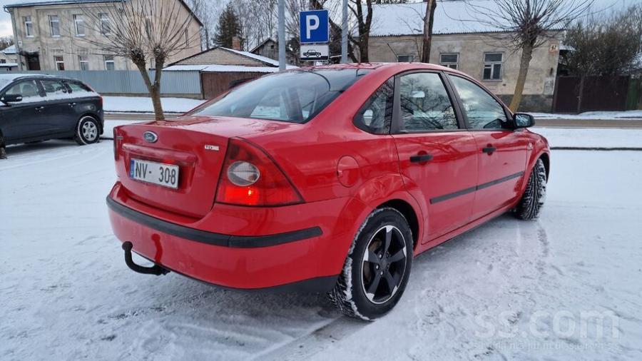 Red Ford Focus 2006 in Daugavpils, with an engine capacity of 1.60 L and mileage of 370 thousand km for 1000 €, photo 4 on AUTOMOTO.COM.LV