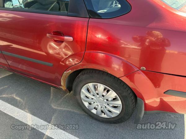 Sarkans Ford Focus 2006 Tallina, ar dzinēja tilpumu 1.60 L un nobraukumu 182 tūkst. km par 450 €, foto 4 vietnē AUTOMOTO.COM.LV