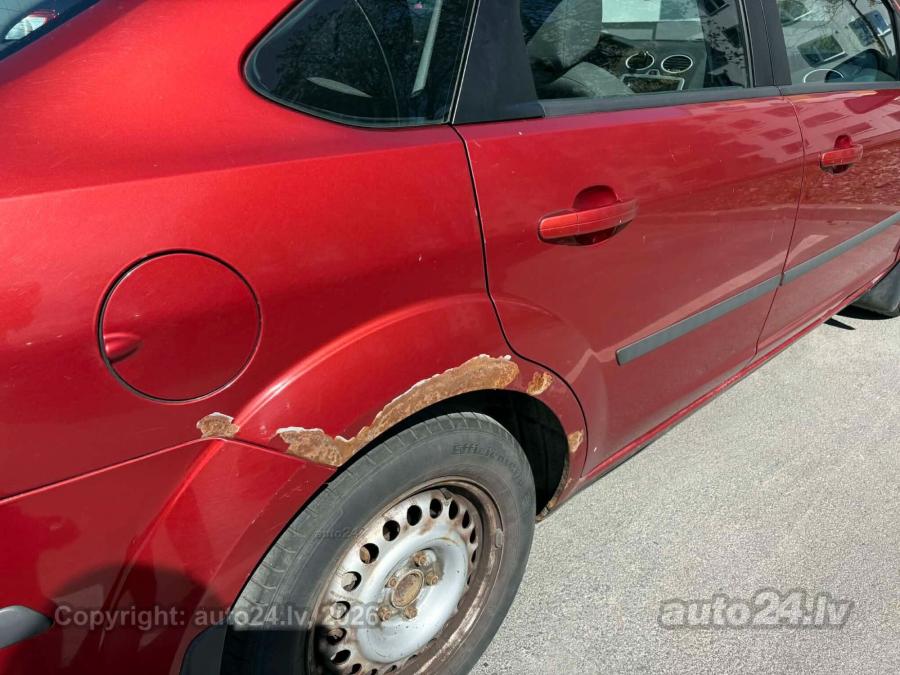 Sarkans Ford Focus 2006 Tallina, ar dzinēja tilpumu 1.60 L un nobraukumu 182 tūkst. km par 450 €, foto 6 vietnē AUTOMOTO.COM.LV