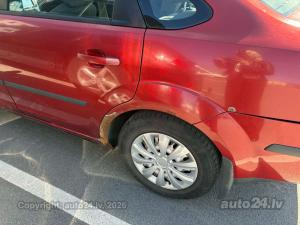 Sarkans Ford Focus 2006 Tallina, ar dzinēja tilpumu 1.60 L un nobraukumu 182 tūkst. km par 450 €, foto 7 vietnē AUTOMOTO.COM.LV
