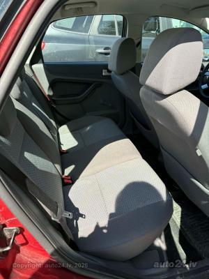 Sarkans Ford Focus 2006 Tallina, ar dzinēja tilpumu 1.60 L un nobraukumu 182 tūkst. km par 450 €, foto 11 vietnē AUTOMOTO.COM.LV