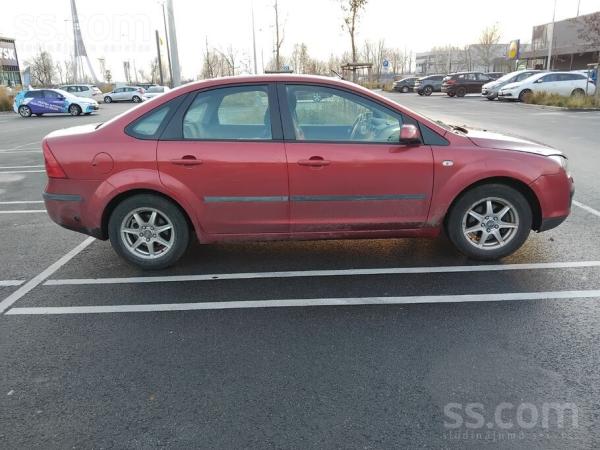 Red Ford Focus 2007 in Riga, with an engine capacity of 1.60 L and mileage of 308 thousand km for 1300 €, photo 2 on AUTOMOTO.COM.LV