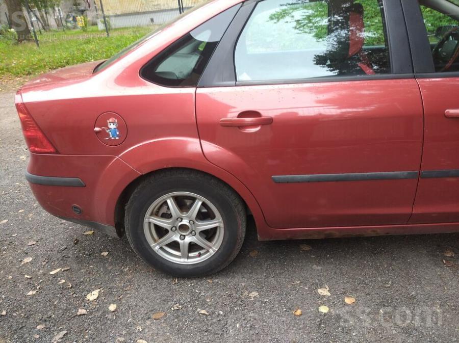Red Ford Focus 2007 in Riga, with an engine capacity of 1.60 L and mileage of 325 thousand km for 1300 €, photo 4 on AUTOMOTO.COM.LV