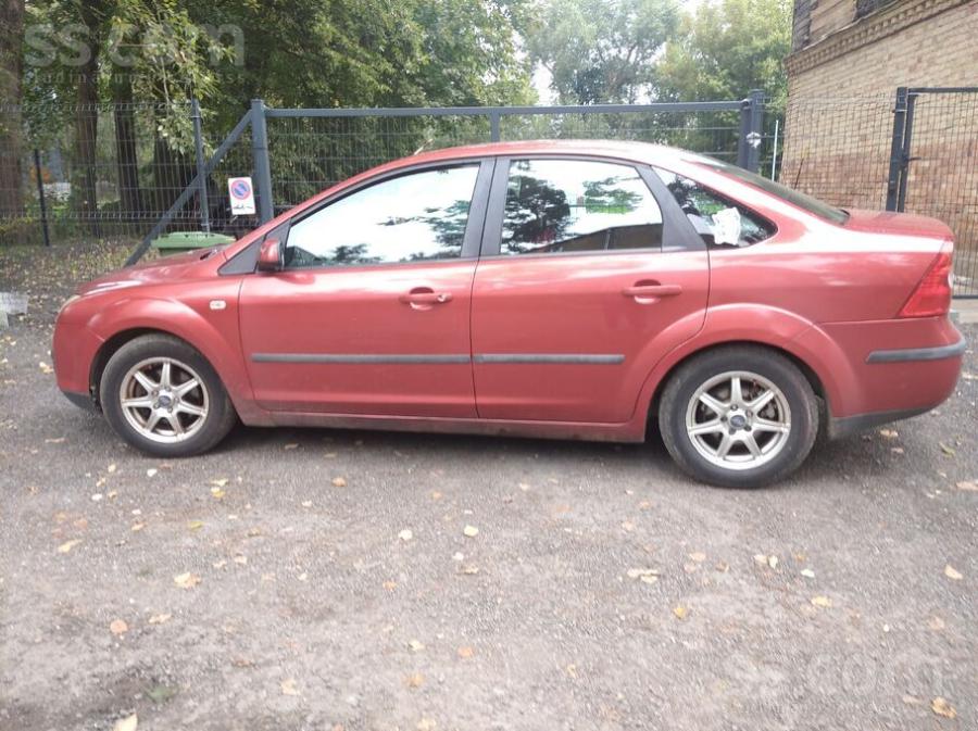 Red Ford Focus 2007 in Riga, with an engine capacity of 1.60 L and mileage of 325 thousand km for 1300 €, photo 6 on AUTOMOTO.COM.LV