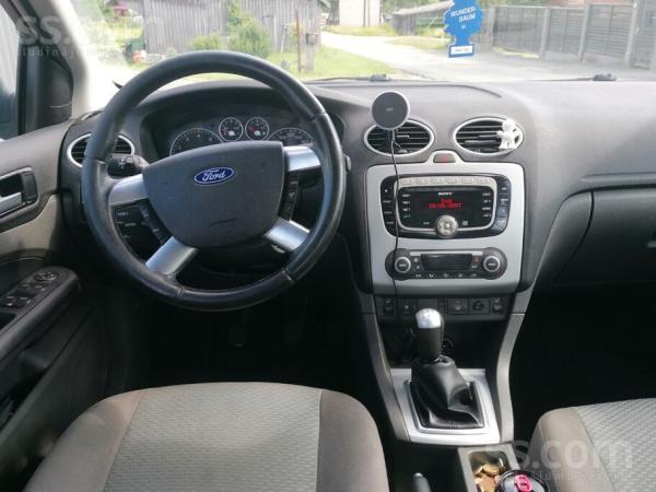 Red Ford Focus 2008 in Valmiera, with an engine capacity of 1.60 L and mileage of 236 thousand km for 1290 €, photo 8 on AUTOMOTO.COM.LV
