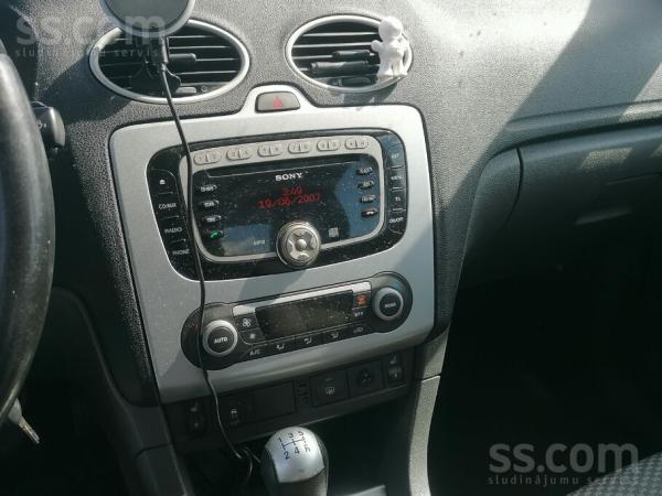 Red Ford Focus 2008 in Valmiera, with an engine capacity of 1.60 L and mileage of 236 thousand km for 1290 €, photo 10 on AUTOMOTO.COM.LV