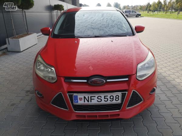 Sarkans Ford Focus 2014 Šauļi, ar dzinēja tilpumu 2.00 L un nobraukumu 144 tūkst. km par 1999 €, foto 3 vietnē AUTOMOTO.COM.LV