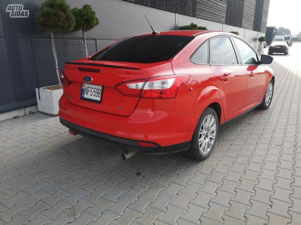 Sarkans Ford Focus 2014 Šauļi, ar dzinēja tilpumu 2.00 L un nobraukumu 144 tūkst. km par 1999 €, foto 5 vietnē AUTOMOTO.COM.LV