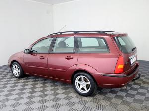 Red Ford Focus 2003 in Tallinn, with an engine capacity of 1.80 L and mileage of 179 thousand km for 1299 €, photo 5 on AUTOMOTO.COM.LV