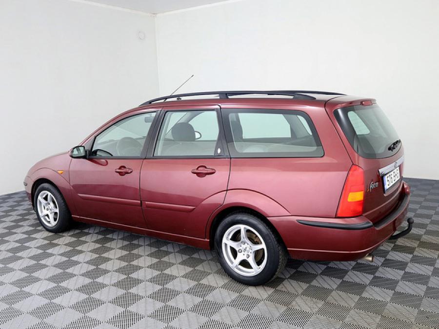 Red Ford Focus 2003 in Tallinn, with an engine capacity of 1.80 L and mileage of 179 thousand km for 1299 €, photo 5 on AUTOMOTO.COM.LV