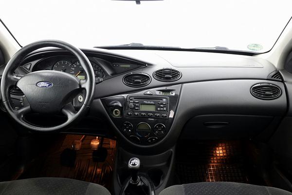 Sarkans Ford Focus 2003 Tallina, ar dzinēja tilpumu 1.80 L un nobraukumu 179 tūkst. km par 1099 €, foto 5 vietnē AUTOMOTO.COM.LV