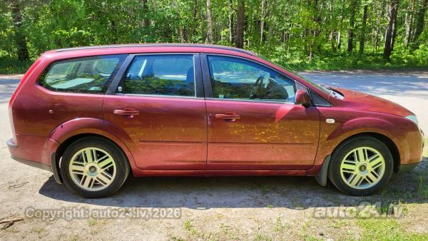 Red Ford Focus 2005 in Tallinn, with an engine capacity of 1.60 L and mileage of 299 thousand km for 1200 €, photo 3 on AUTOMOTO.COM.LV