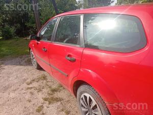 Sarkans Ford Focus 2005 Jelgava, ar dzinēja tilpumu 1.80 L un nobraukumu 361 tūkst. km par 350 €, foto 1 vietnē AUTOMOTO.COM.LV
