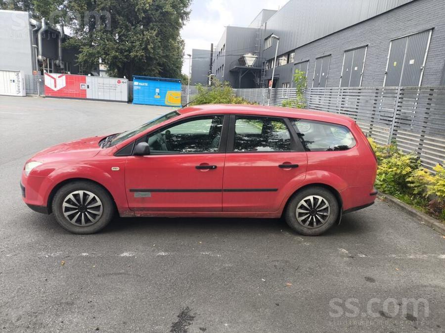 Red Ford Focus 2005 in Riga, with an engine capacity of 1.60 L and mileage of 378 thousand km for 350 €, photo 3 on AUTOMOTO.COM.LV