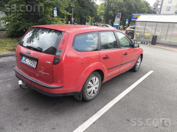 Red Ford Focus 2005 in Riga, with an engine capacity of 1.60 L and mileage of 378 thousand km for 350 €, photo 5 on AUTOMOTO.COM.LV