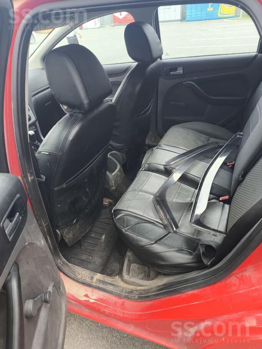 Red Ford Focus 2005 in Riga, with an engine capacity of 1.60 L and mileage of 378 thousand km for 350 €, photo 12 on AUTOMOTO.COM.LV