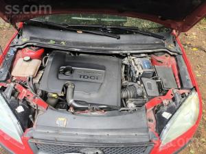 Red Ford Focus 2005 in Riga, with an engine capacity of 1.60 L and mileage of 378 thousand km for 350 €, photo 13 on AUTOMOTO.COM.LV