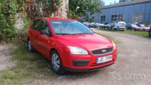 Sarkans Ford Focus 2005 Cēsis, ar dzinēja tilpumu 1.60 L un nobraukumu 378 tūkst. km par 850 €, foto  vietnē AUTOMOTO.COM.LV