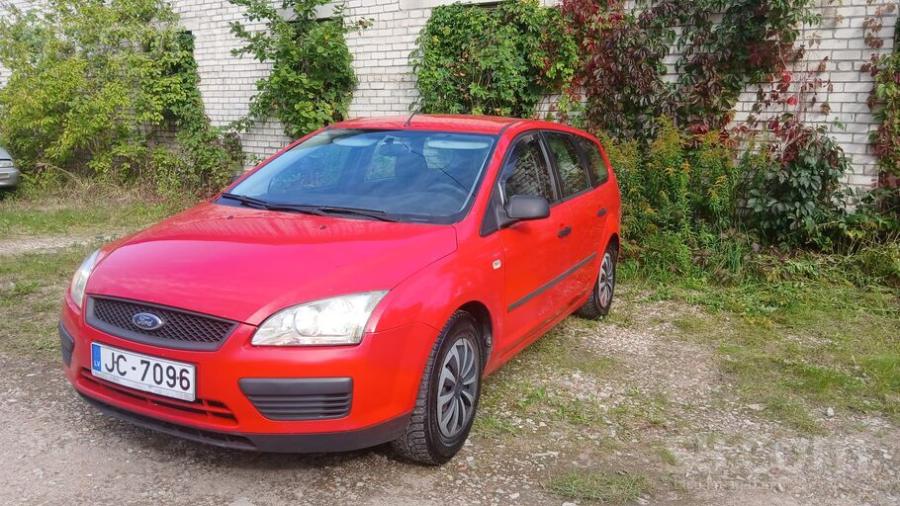 Red Ford Focus 2005 in Cesis, with an engine capacity of 1.60 L and mileage of 378 thousand km for 850 €, photo 3 on AUTOMOTO.COM.LV