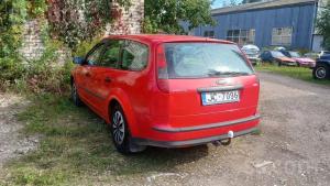 Red Ford Focus 2005 in Cesis, with an engine capacity of 1.60 L and mileage of 378 thousand km for 850 €, photo 5 on AUTOMOTO.COM.LV