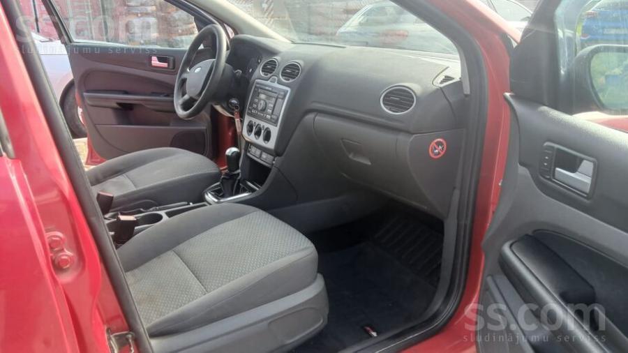 Red Ford Focus 2005 in Cesis, with an engine capacity of 1.60 L and mileage of 378 thousand km for 850 €, photo 7 on AUTOMOTO.COM.LV
