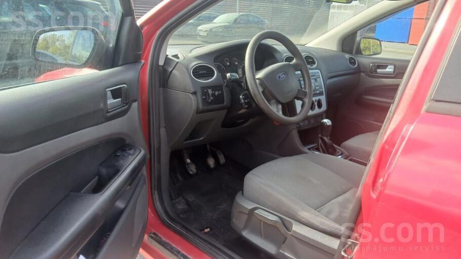 Red Ford Focus 2005 in Cesis, with an engine capacity of 1.60 L and mileage of 378 thousand km for 850 €, photo 8 on AUTOMOTO.COM.LV