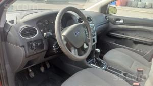Red Ford Focus 2005 in Cesis, with an engine capacity of 1.60 L and mileage of 378 thousand km for 850 €, photo 9 on AUTOMOTO.COM.LV