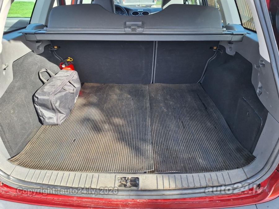 Sarkans Ford Focus 2006 Tallina, ar dzinēja tilpumu 1.60 L un nobraukumu 107 tūkst. km par 1000 €, foto 6 vietnē AUTOMOTO.COM.LV