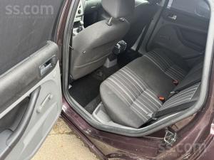 Sarkans Ford Focus 2008 Rīga, ar dzinēja tilpumu 1.40 L un nobraukumu 222 tūkst. km par 1850 €, foto 10 vietnē AUTOMOTO.COM.LV