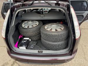 Sarkans Ford Focus 2008 Rīga, ar dzinēja tilpumu 1.40 L un nobraukumu 222 tūkst. km par 1850 €, foto 12 vietnē AUTOMOTO.COM.LV