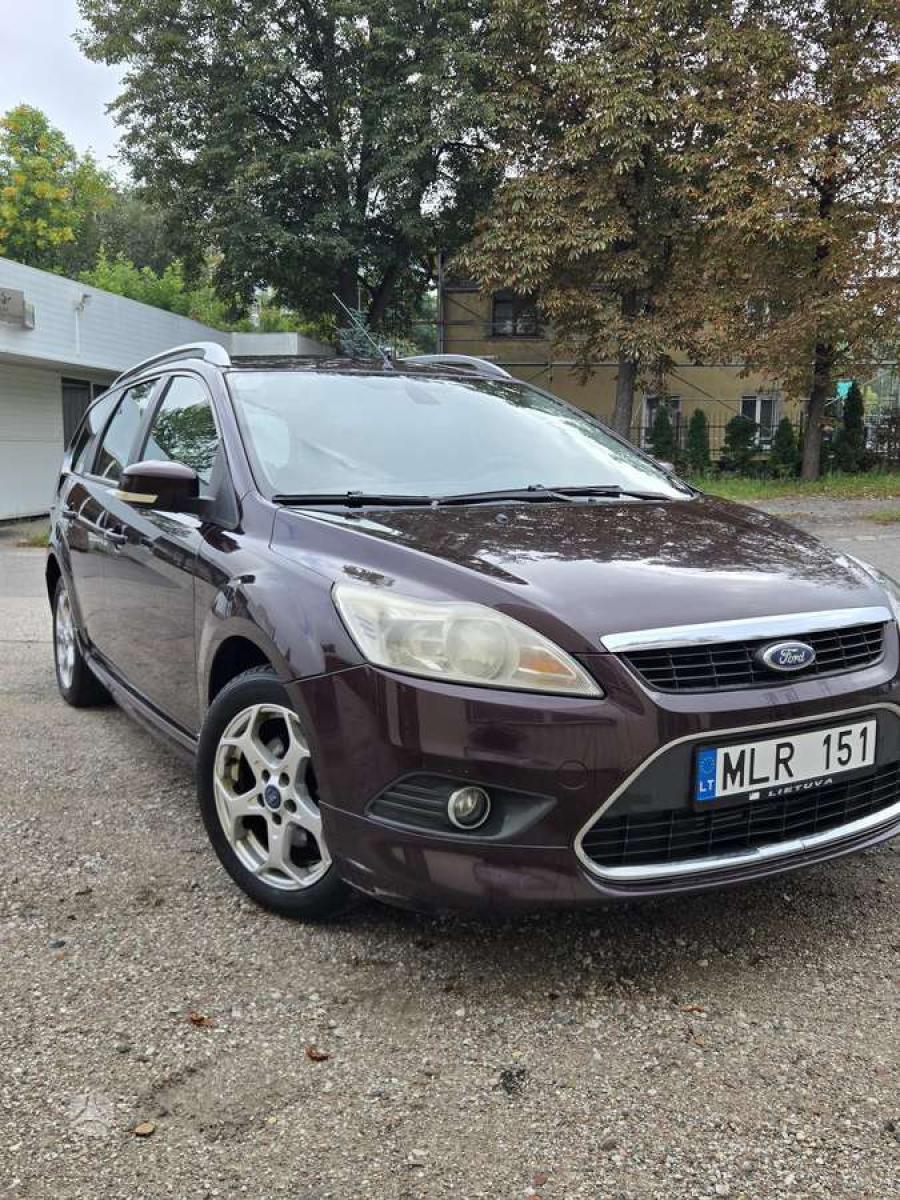 Red Ford Focus 2008 in Vilnius, with an engine capacity of 1.56 L and mileage of 325 thousand km for 1299 €, photo 1 on AUTOMOTO.COM.LV