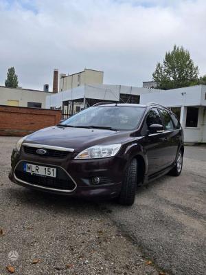 Red Ford Focus 2008 in Vilnius, with an engine capacity of 1.56 L and mileage of 325 thousand km for 1299 €, photo 3 on AUTOMOTO.COM.LV