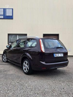 Red Ford Focus 2008 in Vilnius, with an engine capacity of 1.56 L and mileage of 325 thousand km for 1299 €, photo 5 on AUTOMOTO.COM.LV