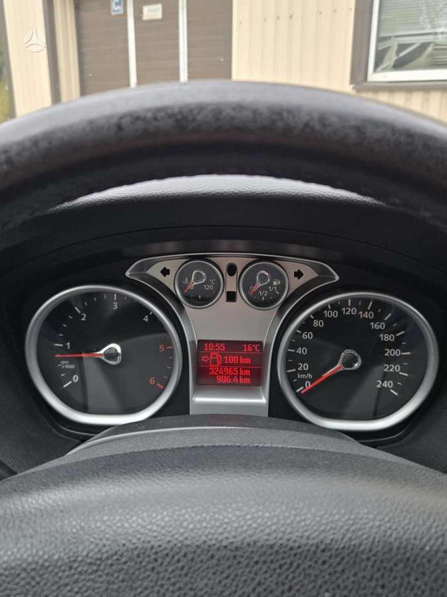 Red Ford Focus 2008 in Vilnius, with an engine capacity of 1.56 L and mileage of 325 thousand km for 1299 €, photo 7 on AUTOMOTO.COM.LV