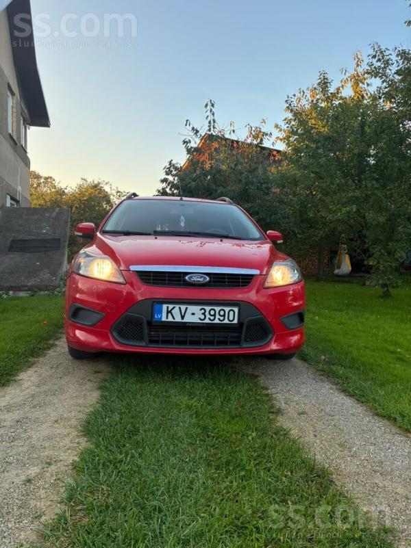 Red Ford Focus 2009 in Valmiera, with an engine capacity of 1.60 L and mileage of 259 thousand km for 1790 €, photo 1 on AUTOMOTO.COM.LV