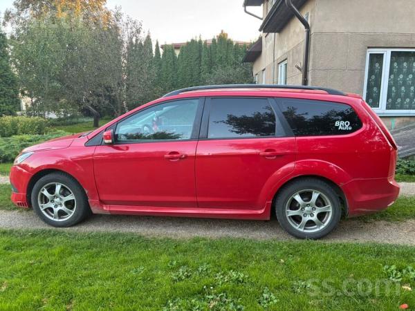 Red Ford Focus 2009 in Valmiera, with an engine capacity of 1.60 L and mileage of 259 thousand km for 1790 €, photo 4 on AUTOMOTO.COM.LV