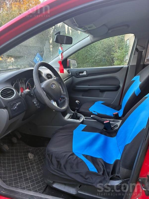 Red Ford Focus 2009 in Valmiera, with an engine capacity of 1.60 L and mileage of 259 thousand km for 1790 €, photo 9 on AUTOMOTO.COM.LV