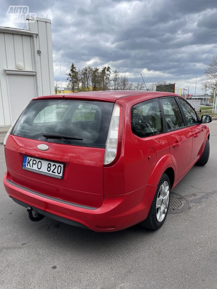 Red Ford Focus 2010 in Alytus, with an engine capacity of 1.60 L and mileage of 400 thousand km for 1400 €, photo 8 on AUTOMOTO.COM.LV
