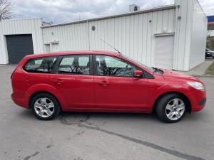 Red Ford Focus 2010 in Alytus, with an engine capacity of 1.60 L and mileage of 400 thousand km for 1400 €, photo 9 on AUTOMOTO.COM.LV